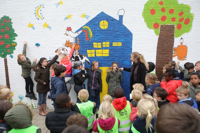 Kleurrijke MUURKUUR-muur voor basisschool Klim-Op | Mol | hln.be