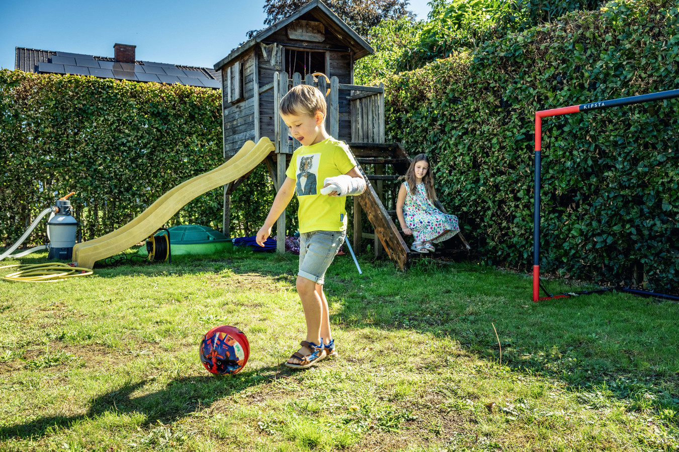 Thibaut (6) is terug thuis na levensbedreigende slangenbeet in Kroatië ...