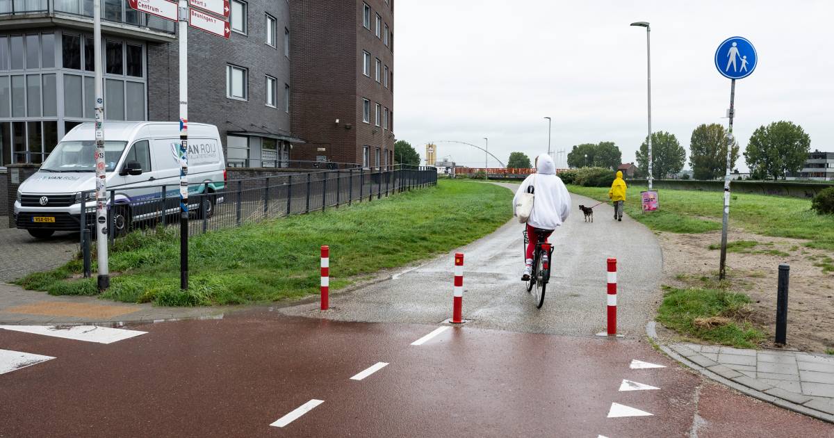 Fietspad of voetpad? Borden scheppen verwarring op de Waalbandijk langs ... Fietspad of voetpad? Borden scheppen verwarring op de Waalbandijk langs ...