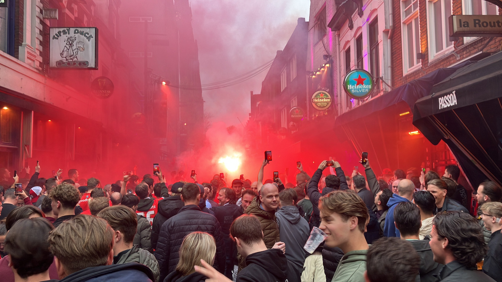 Gezelligheid op Stratumseind maakt plaats voor euforie en verbijstering ...