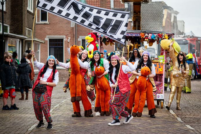 Optocht Biesboschrakkersrijk in foto's | Drimmelen | bndestem.nl