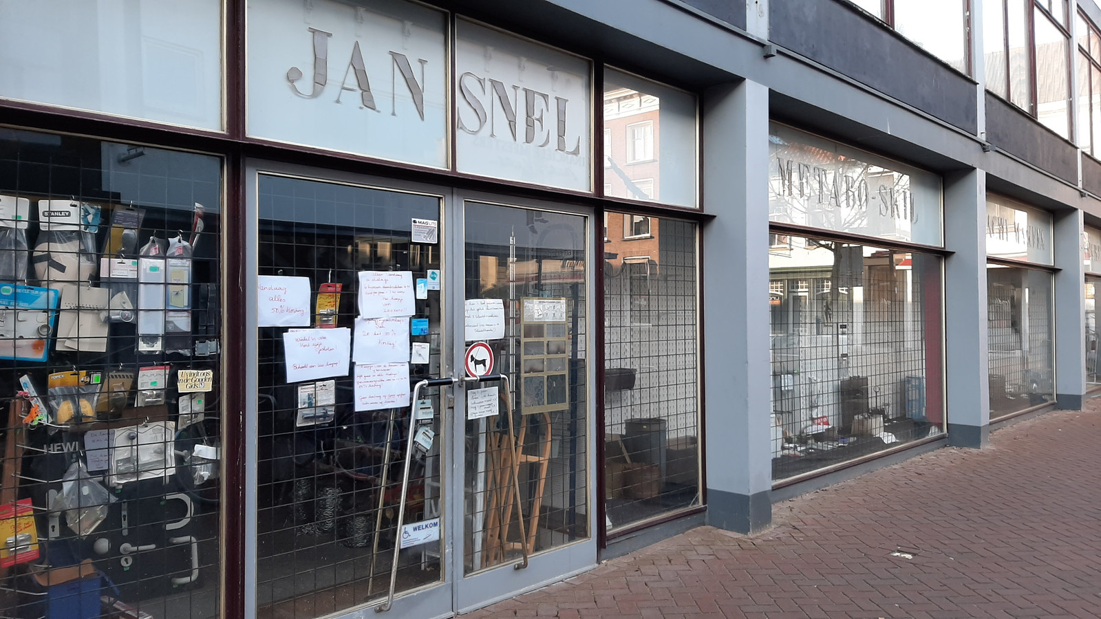 Nog één keer binnenkijken bij de iconische ijzerwinkel van Jan Snel en ...