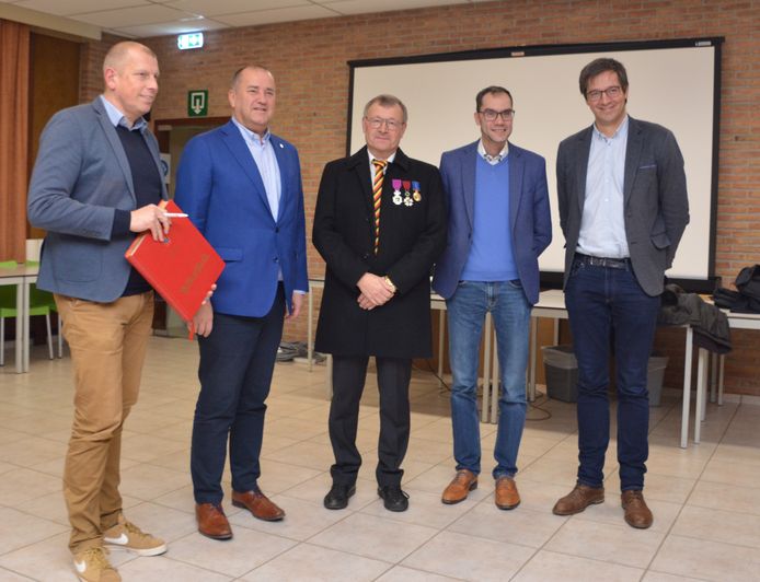 Oud-leraar VTI krijgt ereteken van Ridder in de Leopoldsorde voor de ...