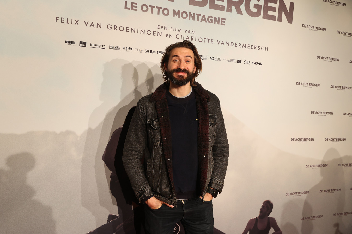 IN BEELD. Cast van ‘Zillion’ keurt ‘De Acht Bergen’ | Foto | hln.be