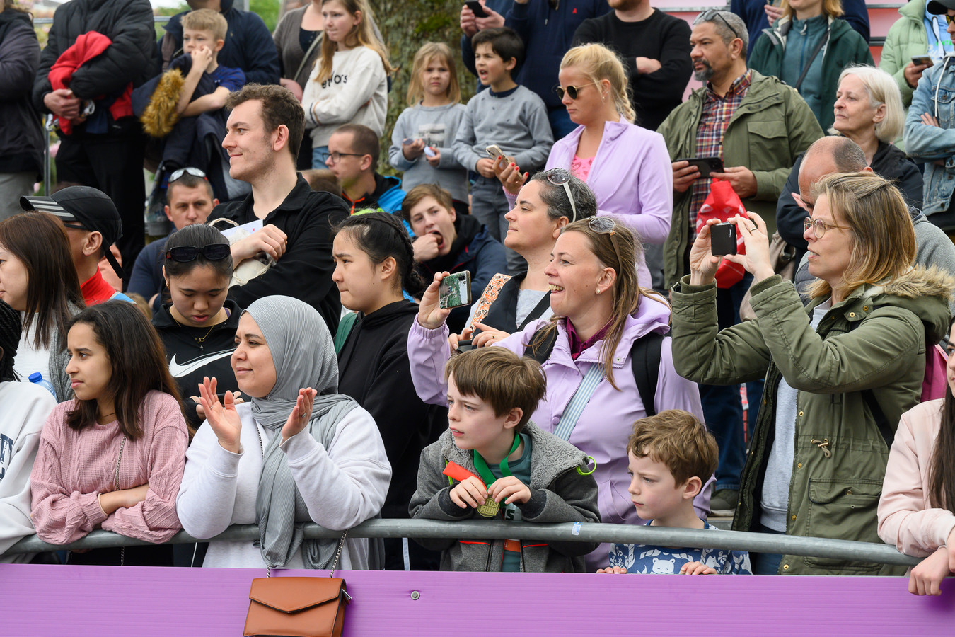 IN BEELD. Dit was de 10 Miles in 25 opvallende beelden | Foto | hln.be