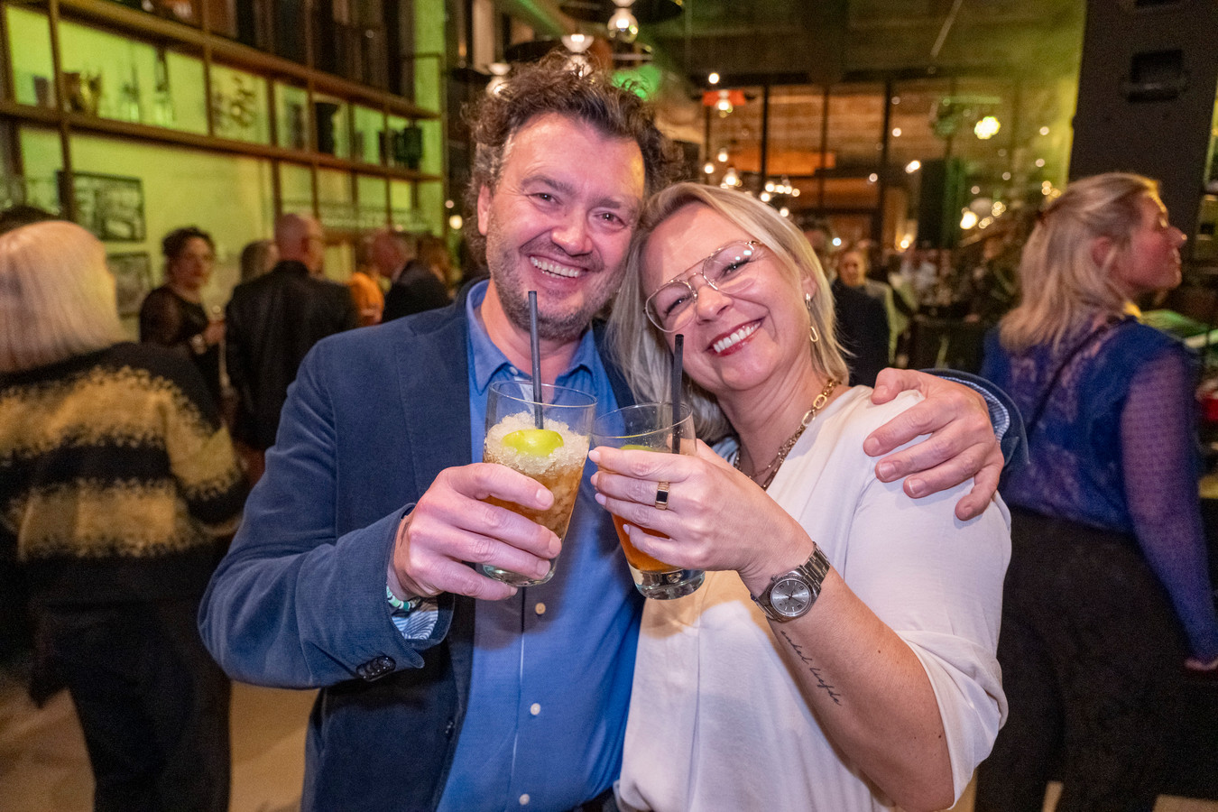 Dansen, proosten en zoenen: Timmerfabriek wil Vlissingen feestcultuur ...