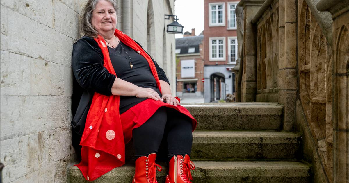 Vera brengt eerste dichtbundel uit via uitgeverij De Zeef: “Deelgenomen ...