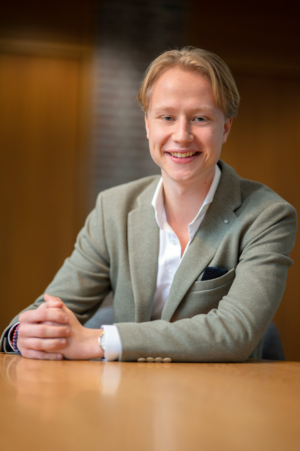 Jongeren winnen langzaam terrein op Hoeksche Waardse kieslijsten | Foto ...