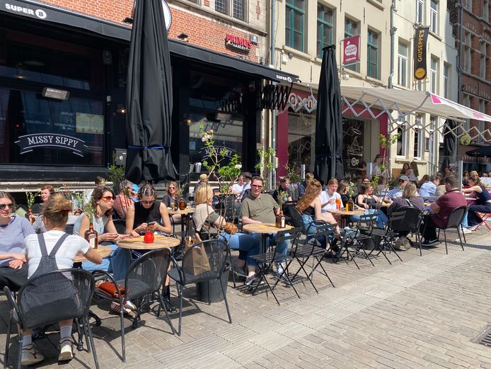 KIJK. Gent geniet met volle teugen van die ene zonnige zomerdag: van ...