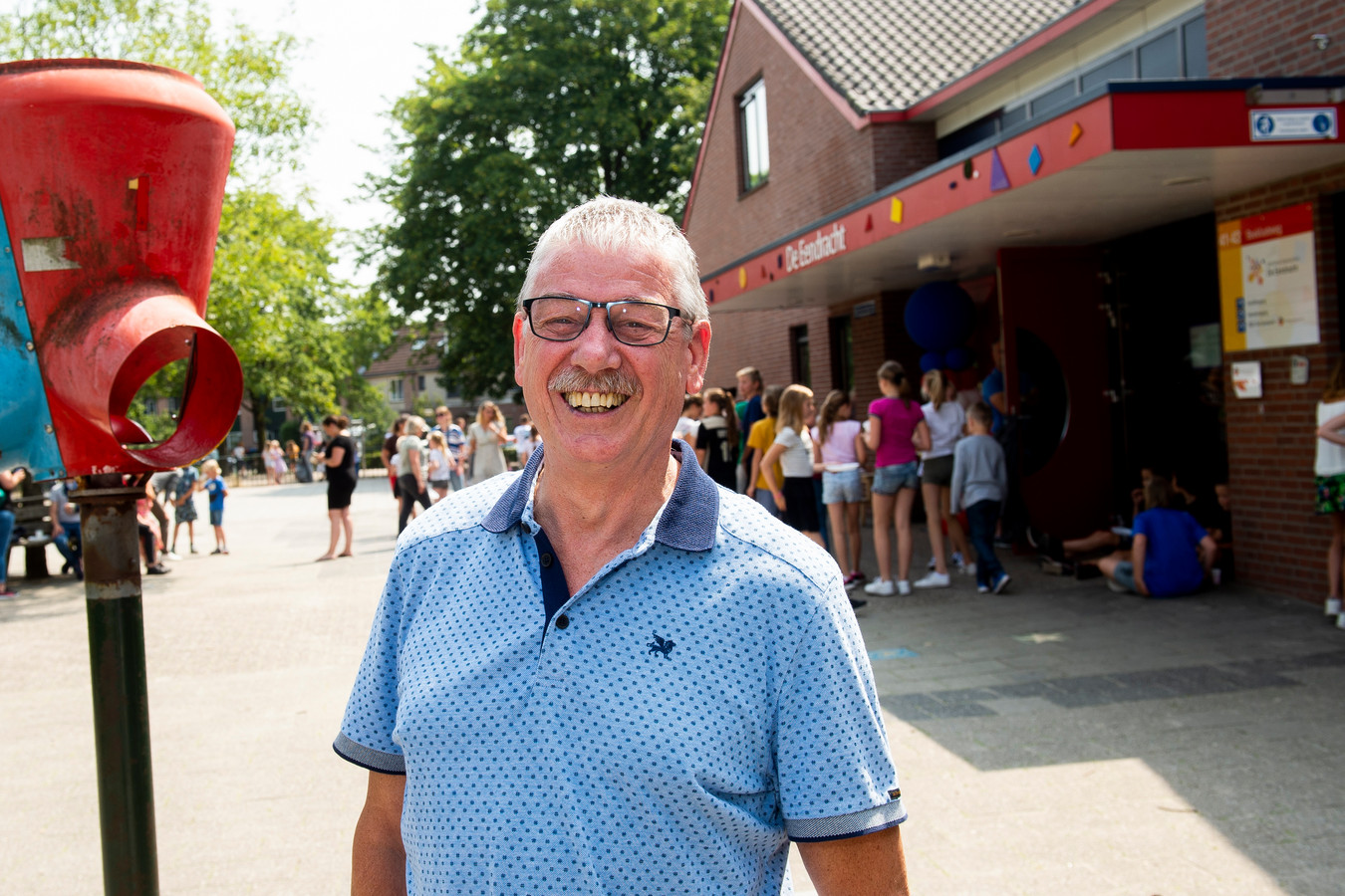 Meester Herman vertrekt na 43 jaar bij De Eendracht in Apeldoorn | Foto ...