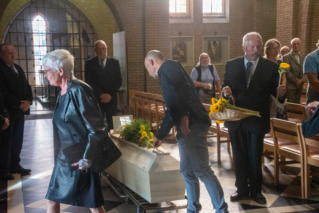 Applaus en bloemen bij afscheid Guy De Meulemeester, oprichter van het ...