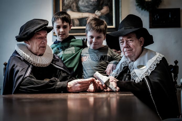 Middeleeuwse munten terug in Huis Bergh; muntmeesters krijgen jeugdige ...