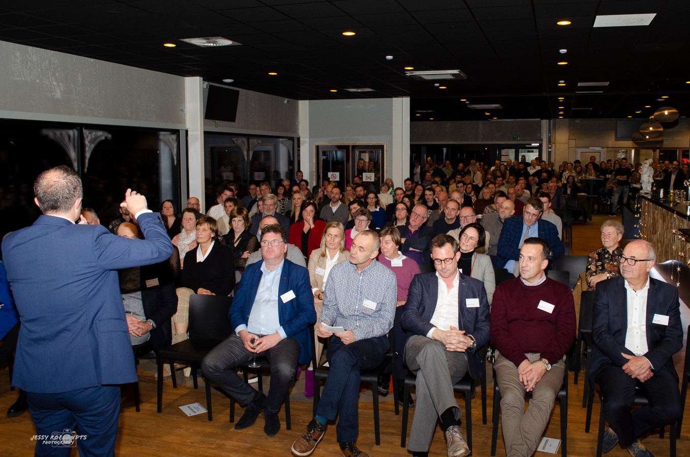 Nieuwe Moerbeekse sportsite officieel geopend: “Ook kleine gemeentes ...