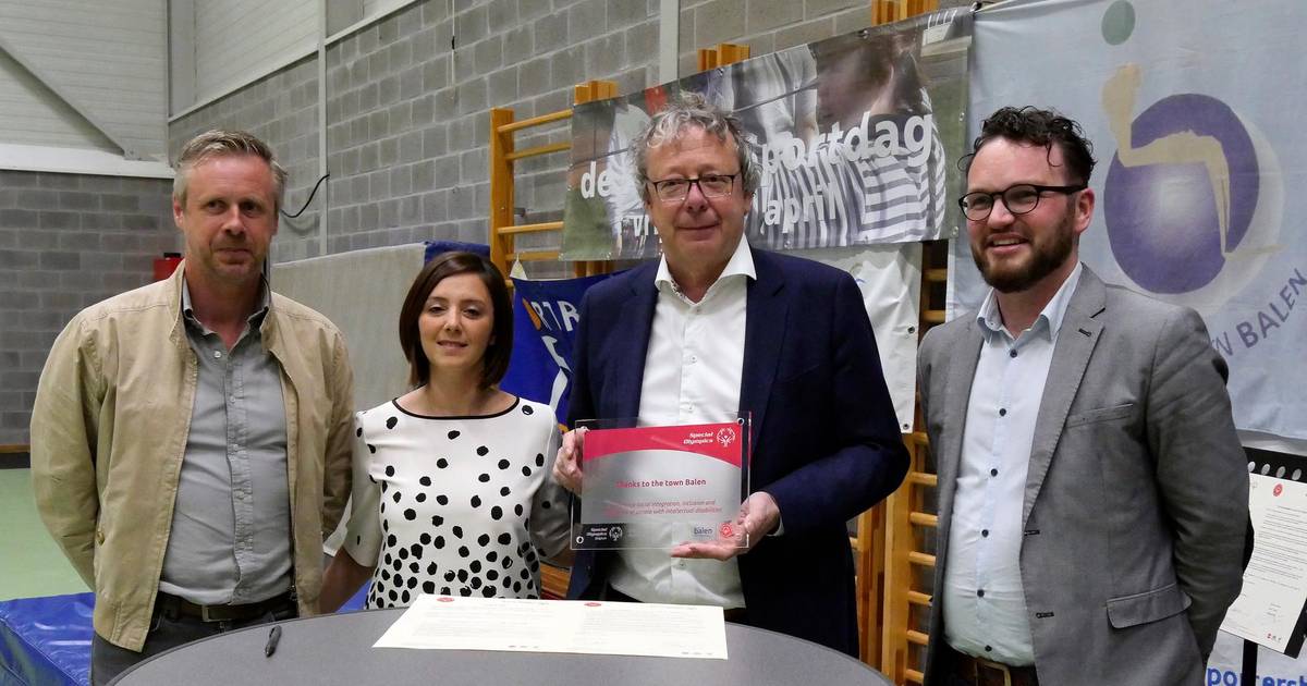 Johan Leysen mag vierde sjerp omgorden in Balen | Balen | hln.be