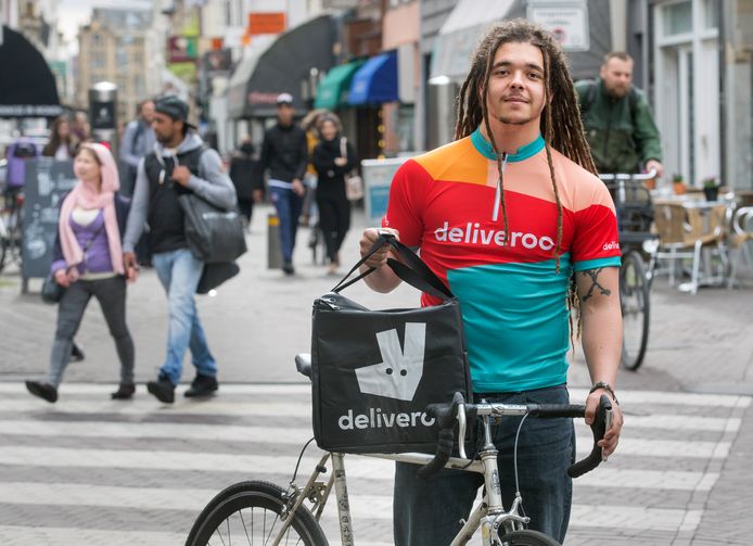 Vaste kracht Deliveroo wil liever zzp'er zijn | Economie | AD.nl