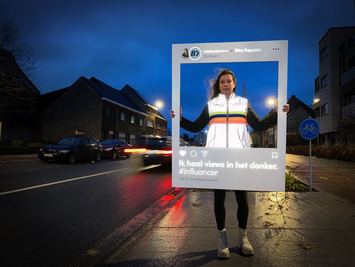 @Miekedooocx en Sociaal Incapabele Michiel zorgen voor fluo in het verkeer op donkerste dag van ...