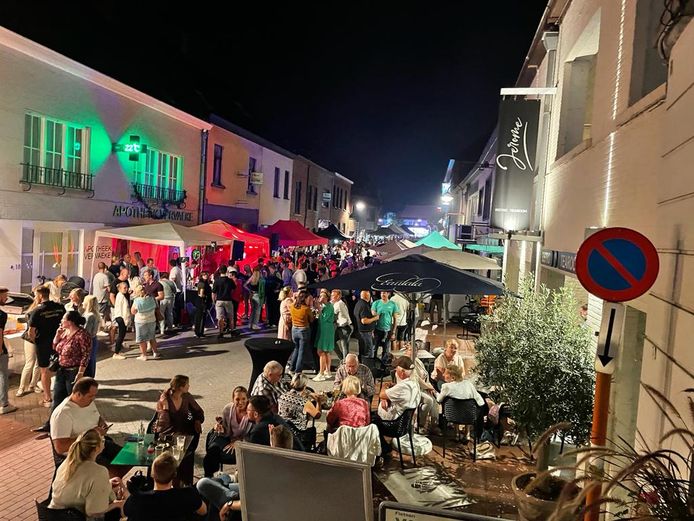 Duizenden bezoekers proeven van hapjes en tapjes in Nevele: “De mooiste ...