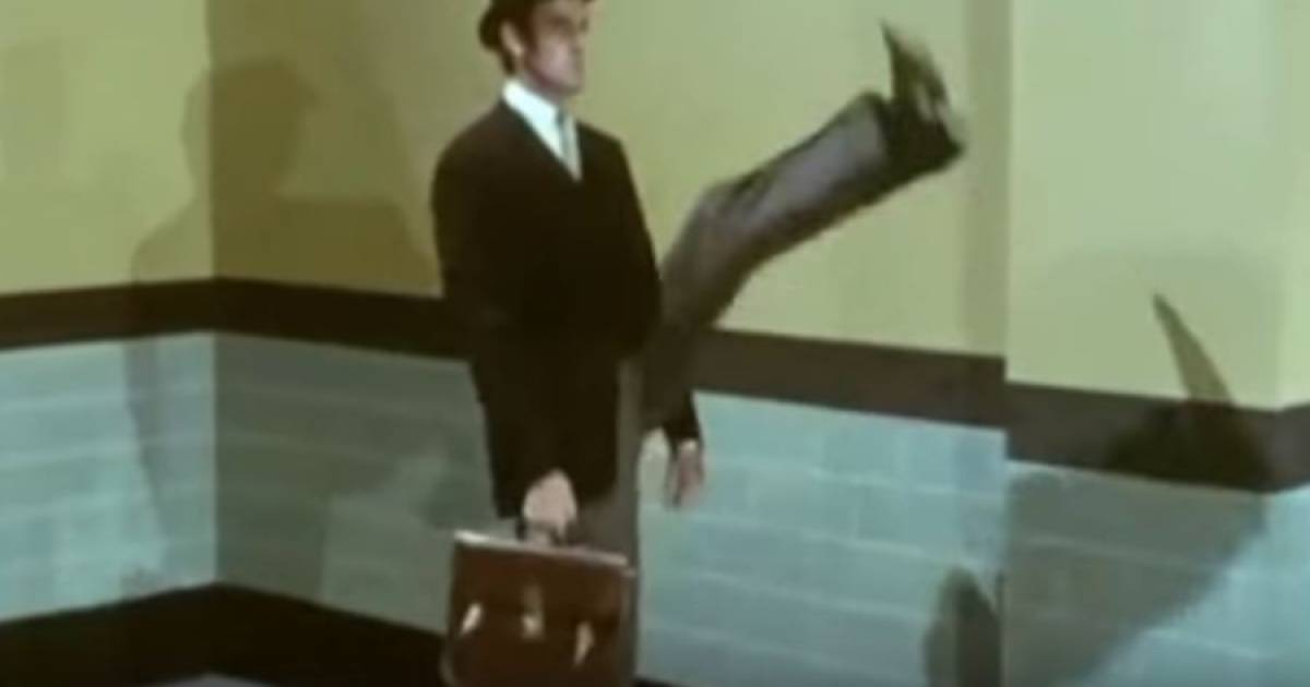 Het is écht onderzocht: lopen volgens Monthy Pythons 'silly walk' staat ...