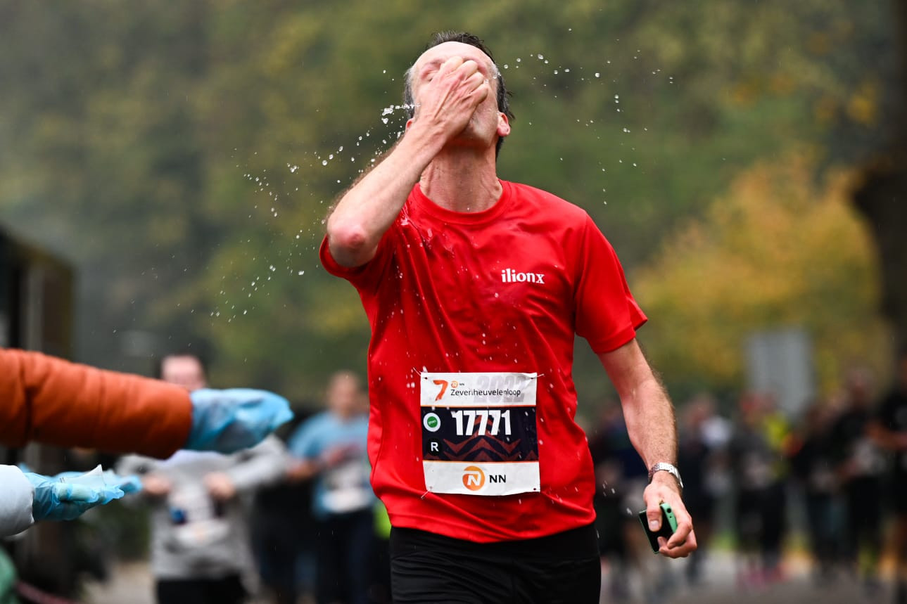 Zevenheuvelenloop: een lang en breed lint van duizenden hardlopers ...