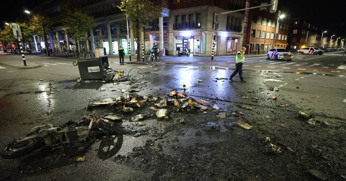 Rellen in Schilderswijk na voetbalwedstrijd Turkije | Den Haag | AD.nl