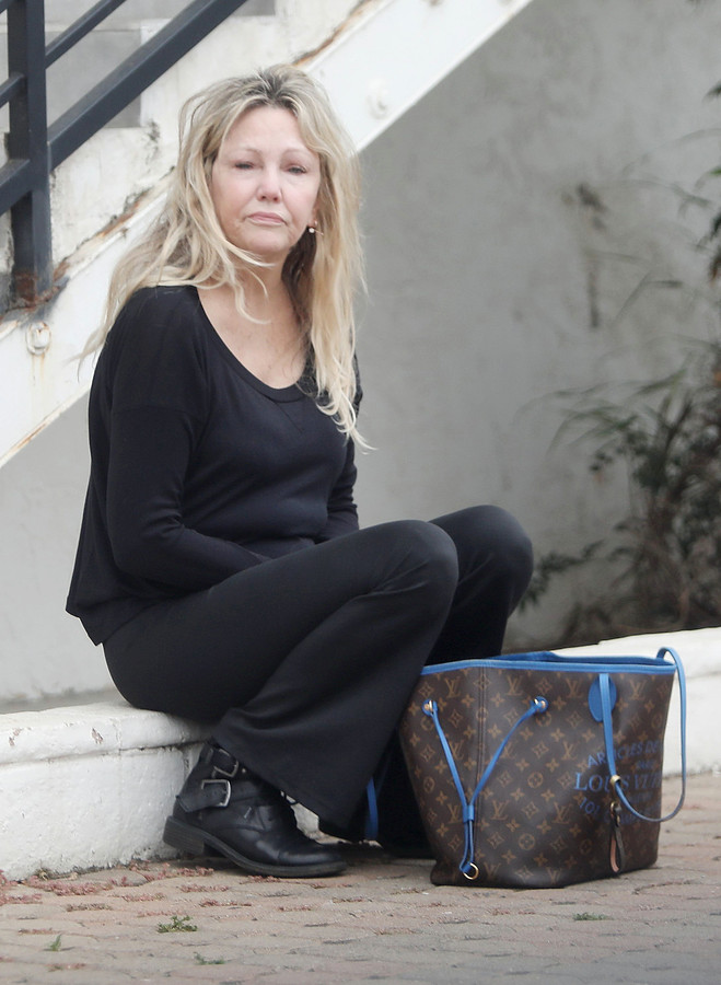 Ooit dé ster van ‘Melrose Place’, nu mompelt ze tegen zichzelf op de ...