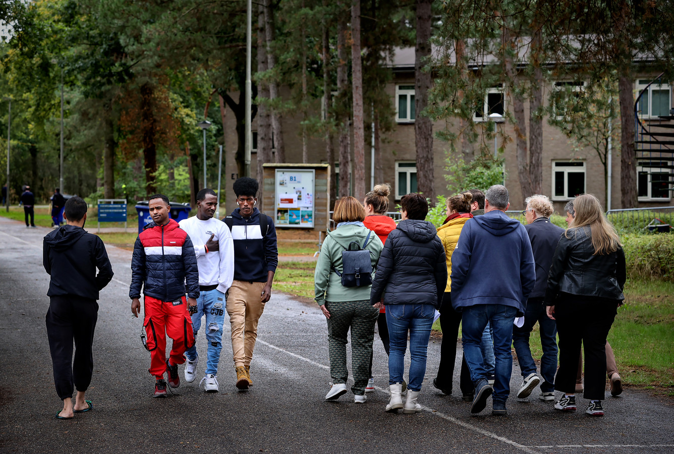 Frans uit Maarheeze vindt uitslag enquête azc Budel ‘nepnieuws’ | Foto ...