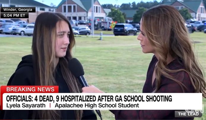 Lyela zat naast jongen (14) die twee leraars en twee leerlingen ...