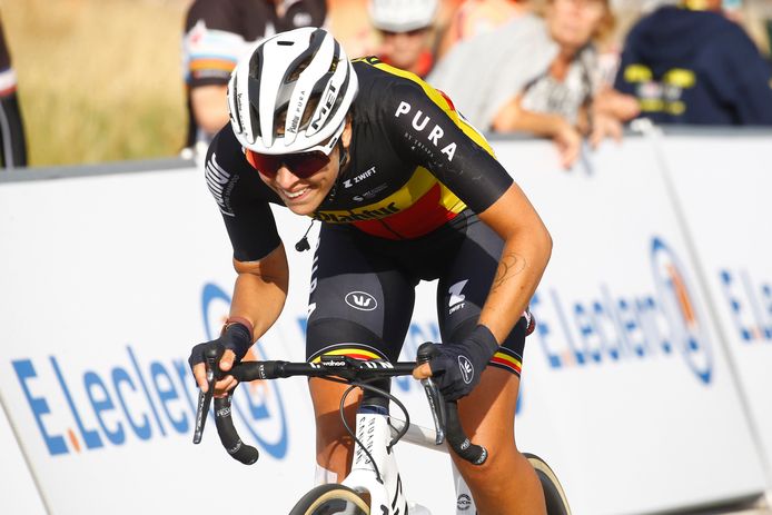 KOERS KORT. Julie Van de Velde knap derde in koninginnenrit Ronde van ...