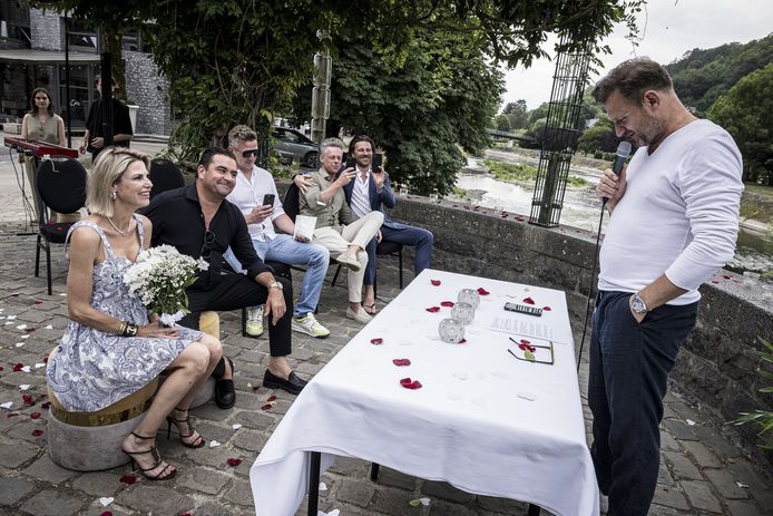 IN BEELD. Tanja Dexters in intieme kring getrouwd met haar partner Michael: “Mijn bruidsboeket ...