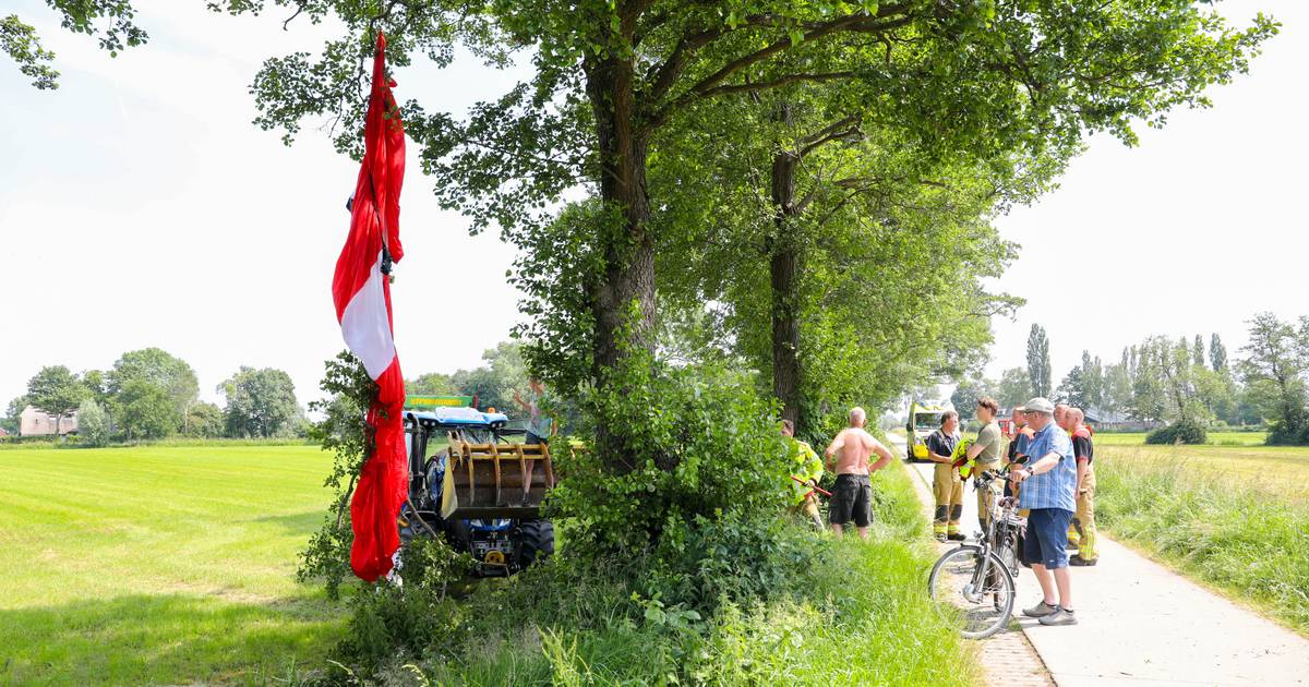 Parachutiste ‘landt’ in boom in Beemte-Broekland | Apeldoorn | destentor.nl