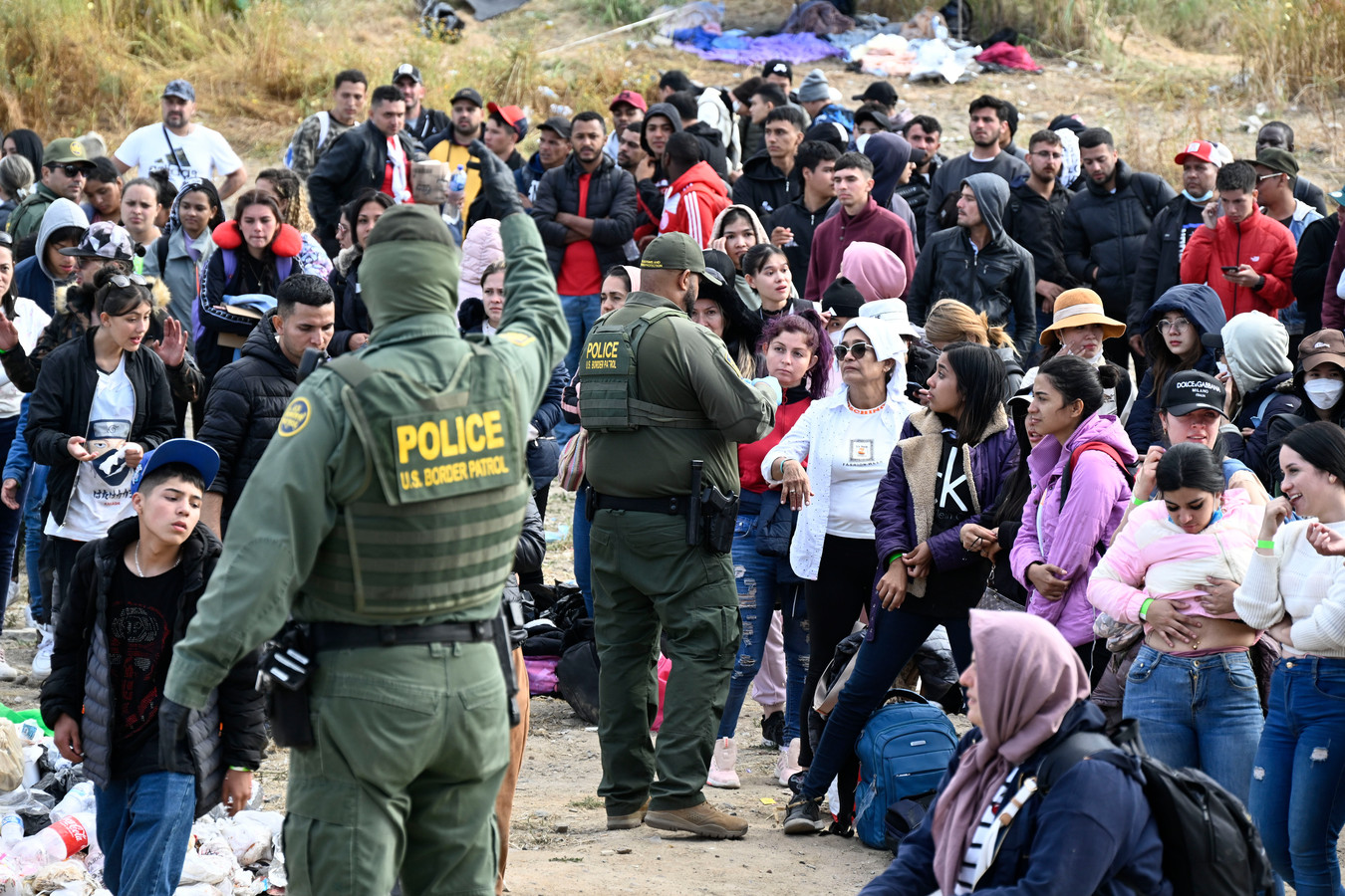 Les États-Unis déploient 24.000 agents à leur frontière sud face à l ...