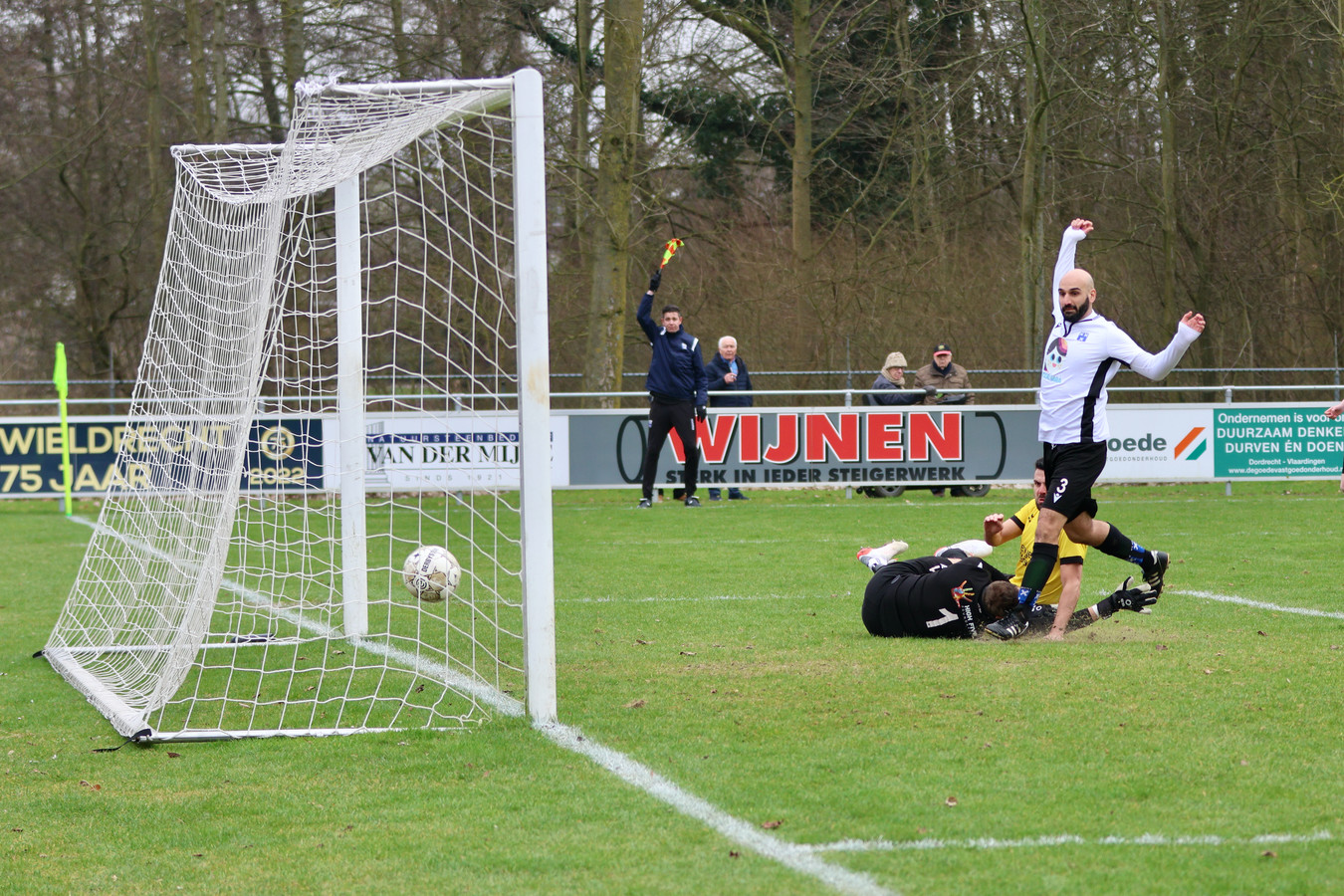 Duel Achilles Veen tijdelijk gestaakt, nederlaag Papendrecht en Asperen ...