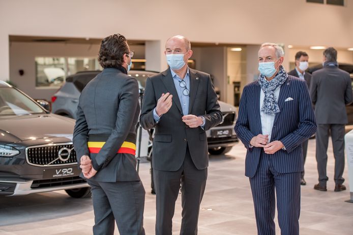 Scancar pakt uit met nieuwe vestiging in Wilrijk: klant kijkt haast mee ...