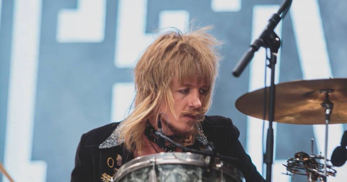 Rens uit Haaksbergen is drummer van zijn favoriete Britse band Temples ...