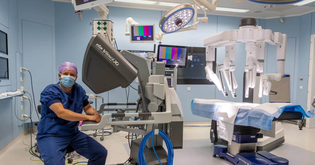 Chirurg Bob specialist als het gaat om opereren met Da Vinci-robot ...