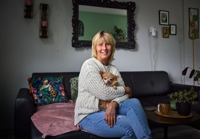 Uit deze buurt wil iedereen verhuizen, maar Angelique (57) krijg je ...