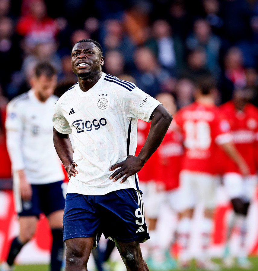 Ajax-spits Brian Brobbey voelt zich schuldig na nederlaag bij PSV: ‘Ik ... Ajax-spits Brian Brobbey voelt zich schuldig na nederlaag bij PSV: ‘Ik ...