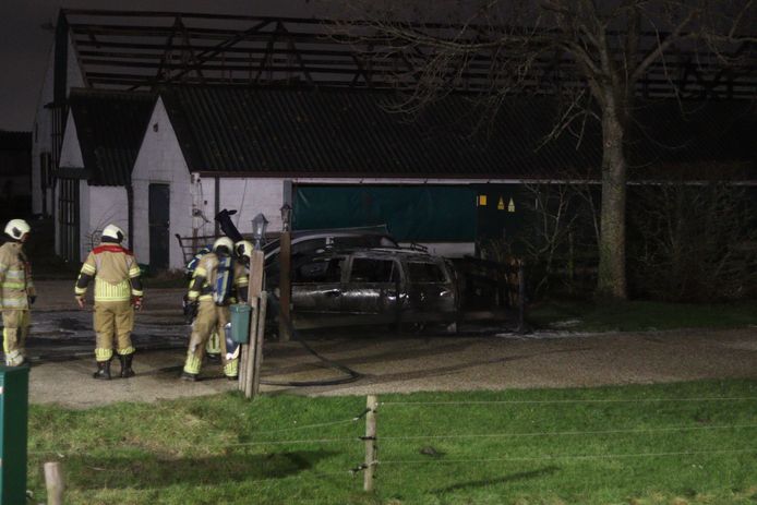 Twee voertuigen raken beschadigd bij autobrand in De Meern | Utrecht ...