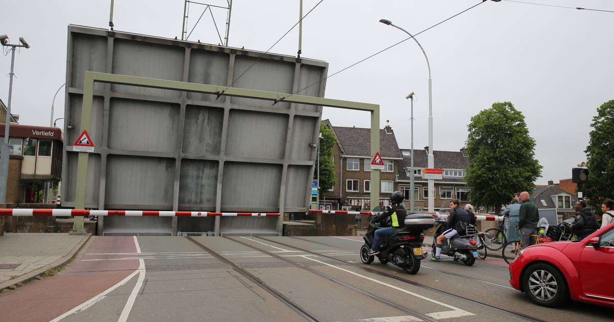 Geestbrug in Rijswijk weer open na storing [update] | Den Haag | AD.nl