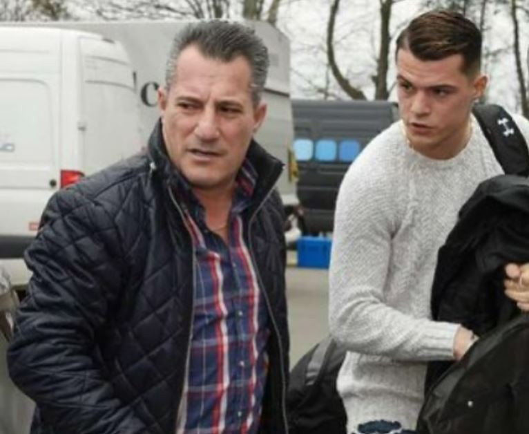 Kosovaarse feministe vindt schunnig gebaar van Granit Xhaka schandalig ...