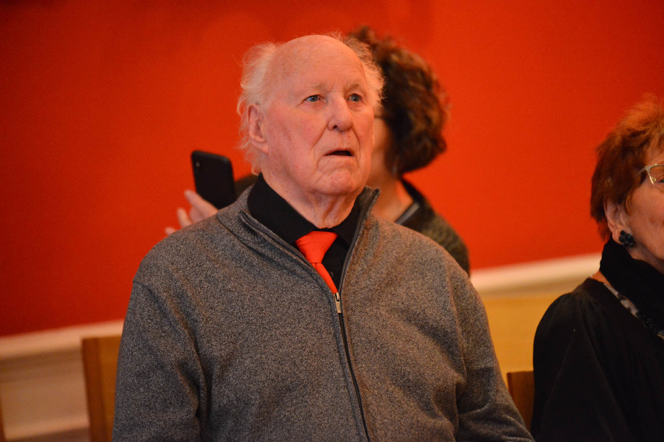 Fietsers hoorden man (89) in de verte schreeuwen in Bredaas kanaal ...