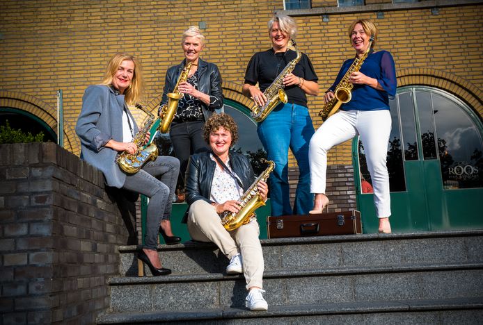 Deze ladies blazen mee in de grootste bigband in de Boskoopse ...