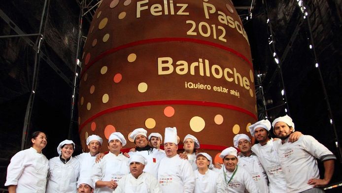 Grootste chocolade paasei van 7500 kilo onthuld | Bizar | hln.be