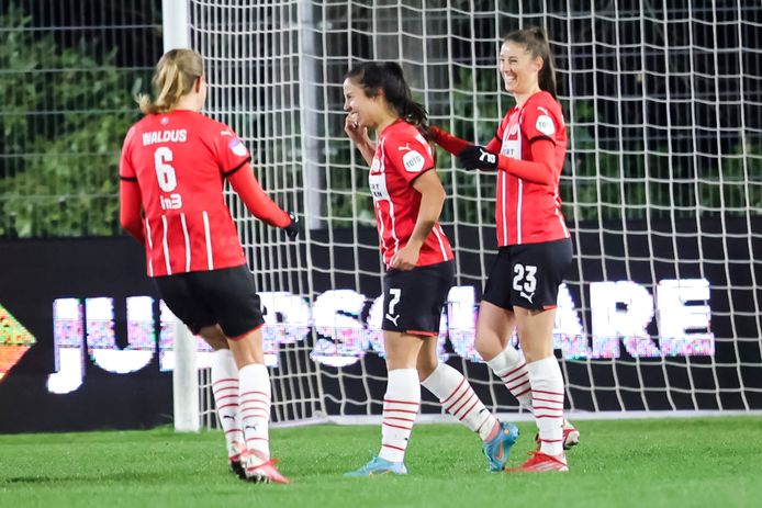 Naomi Pattiwael bezorgt PSV winst op Heerenveen | Vrouwenvoetbal | ed.nl