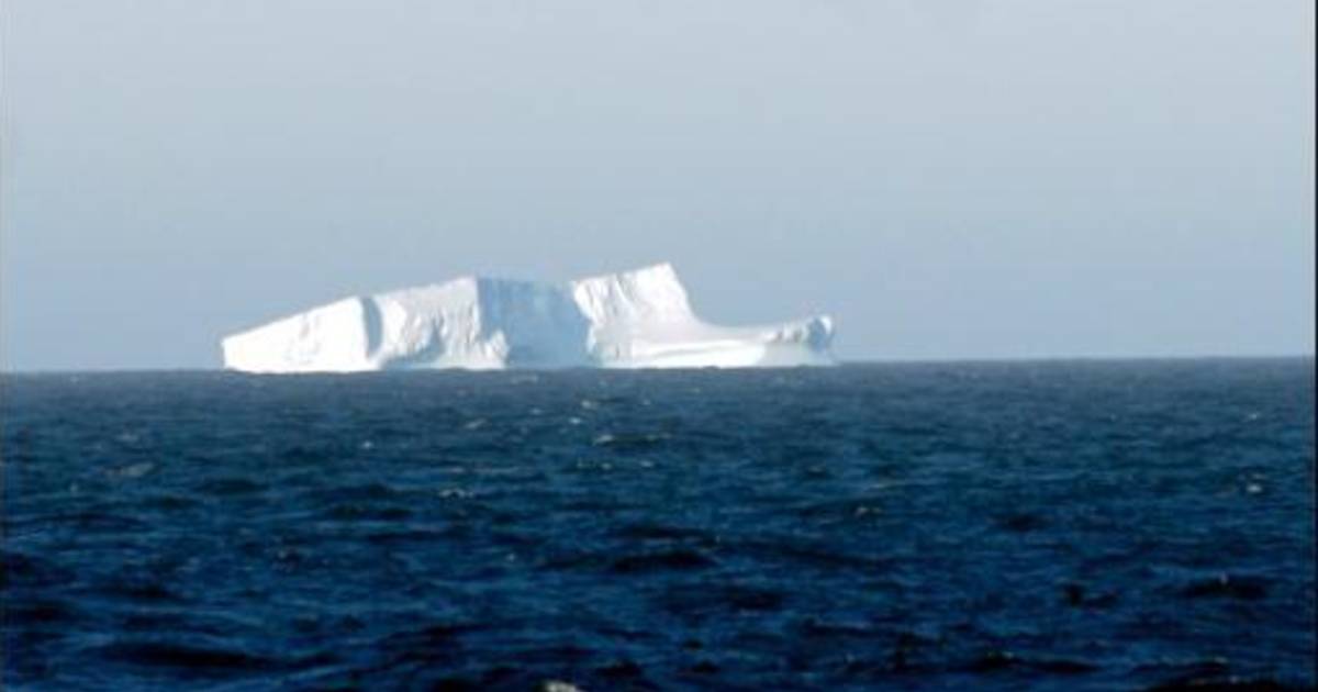 IJsschots van 500 meter lang drijft naar Australië | Milieu | hln.be