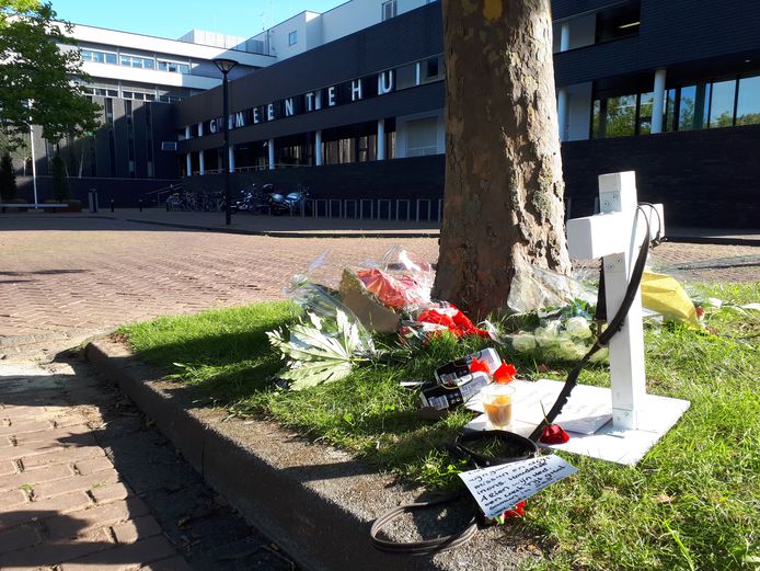 Arie den Dekker stak zichzelf in brand in Oss: handelde gemeente goed ...