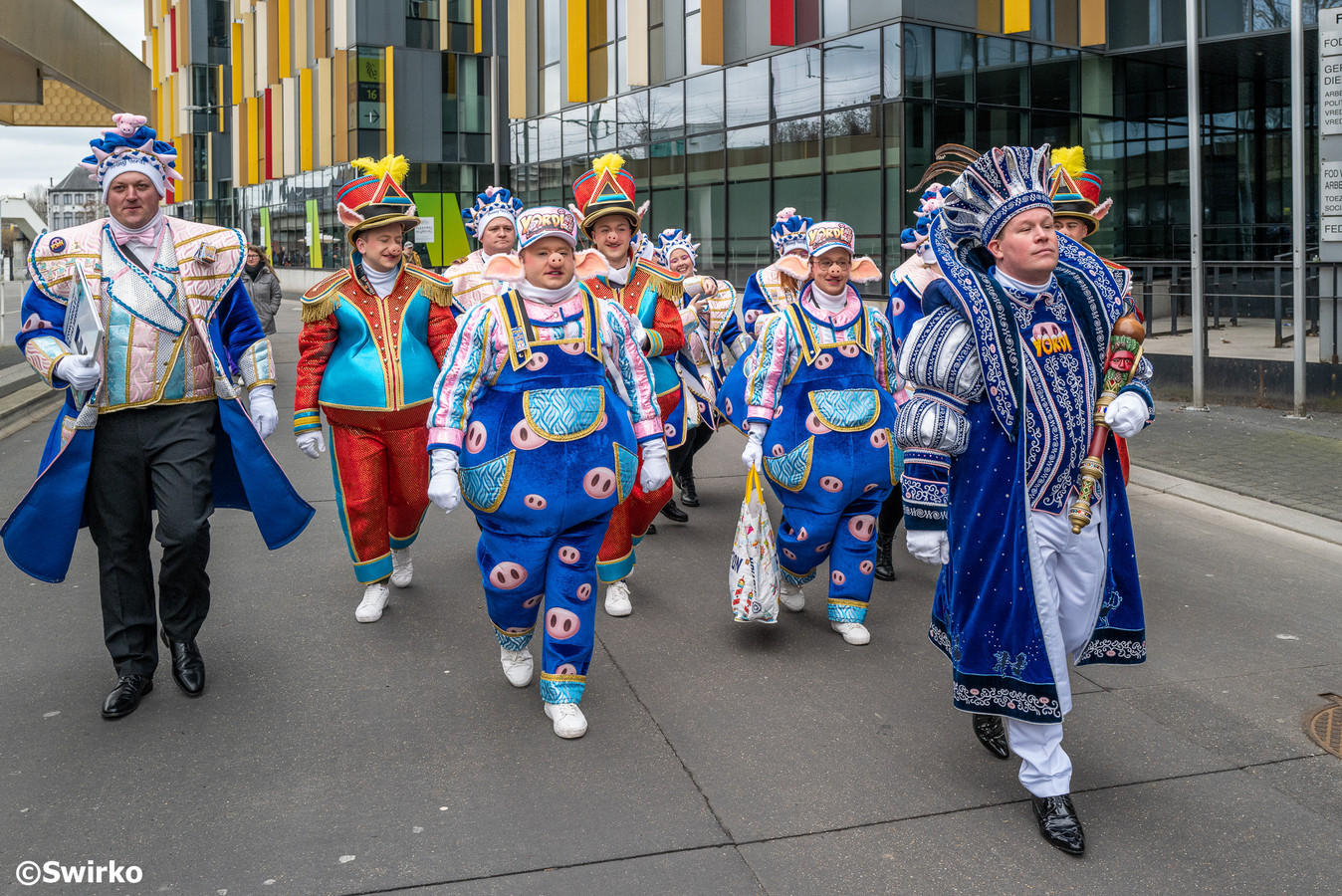 TERUGBLIK. Dit was de eerste dag van Aalst carnaval | Foto | hln.be