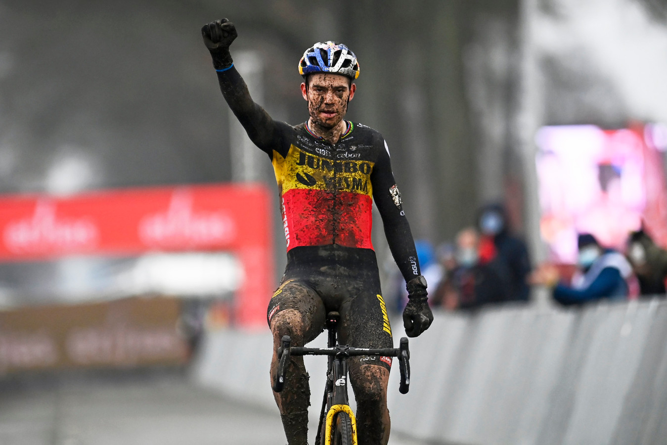 In primeur: het (bijna) volledige crossprogramma van Wout van Aert onder de loep, met kwaliteit ...