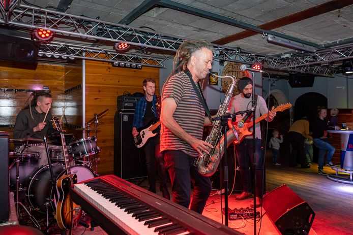 Jammen met de Barnasconi's in bar De Stulp in Renesse | Schouwen ...