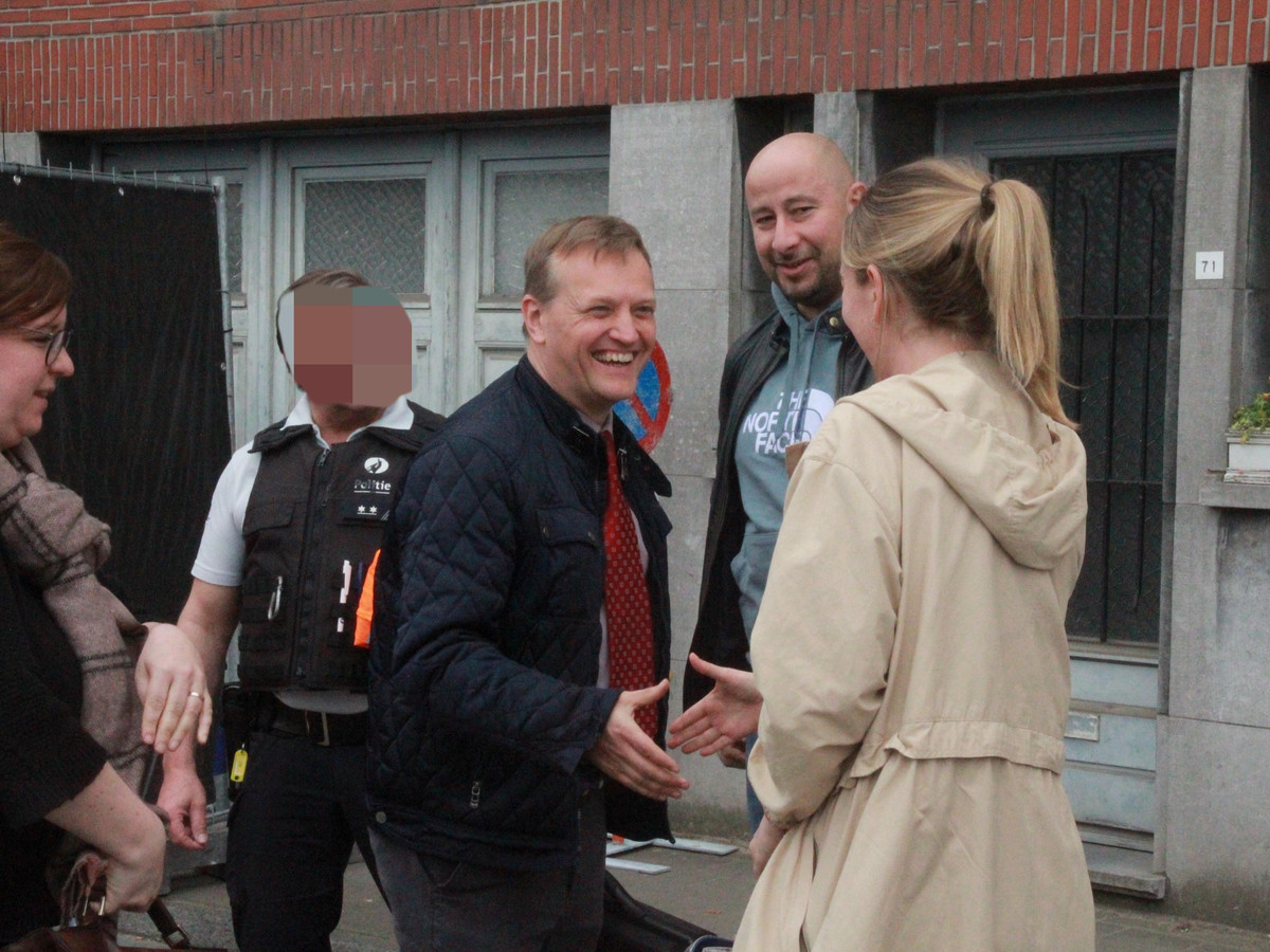 Urenlange reconstructie voor moord op Caroline (65): “Emotioneel zwaar ...